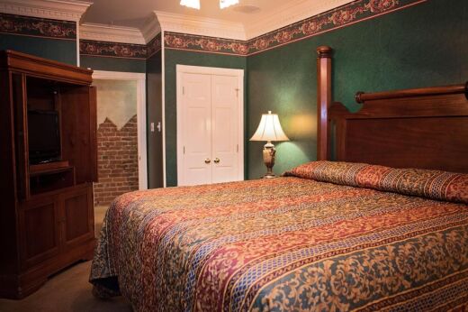 Quarter House | RedWeek